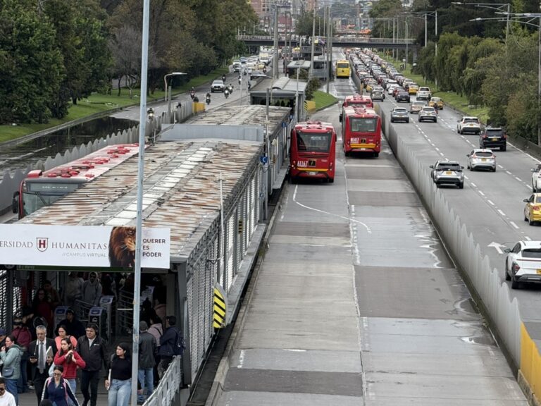 Bogotá Transmilenio at 25: The Infrastructure and The Debate — Human ...